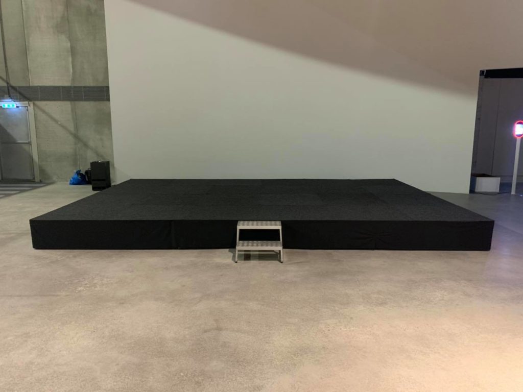 Podiumelement prijs per m2 - leverbaar van 20cm tot 140cm hoog