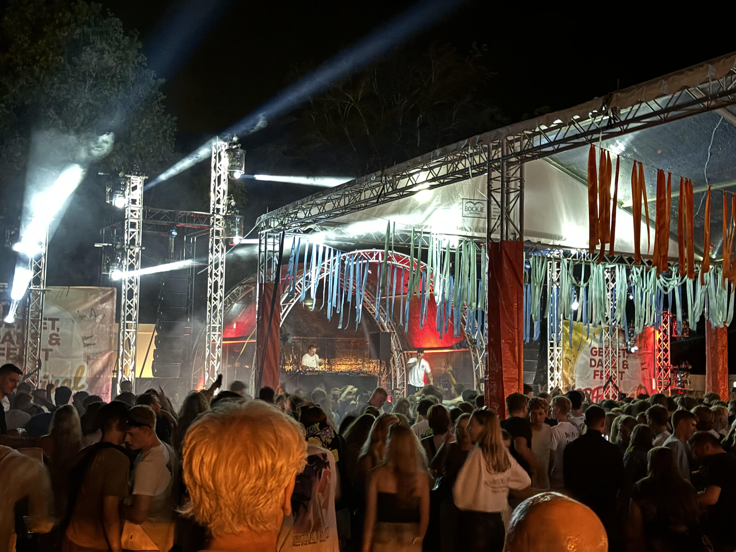 Professionele NEXO M10 line array geluidset groot - 16x 10" top + 8x ...